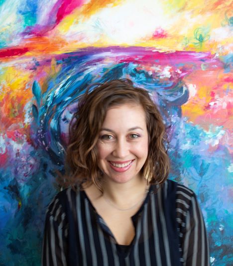 Kristen Jasper works on stretched canvas – CanvasKick